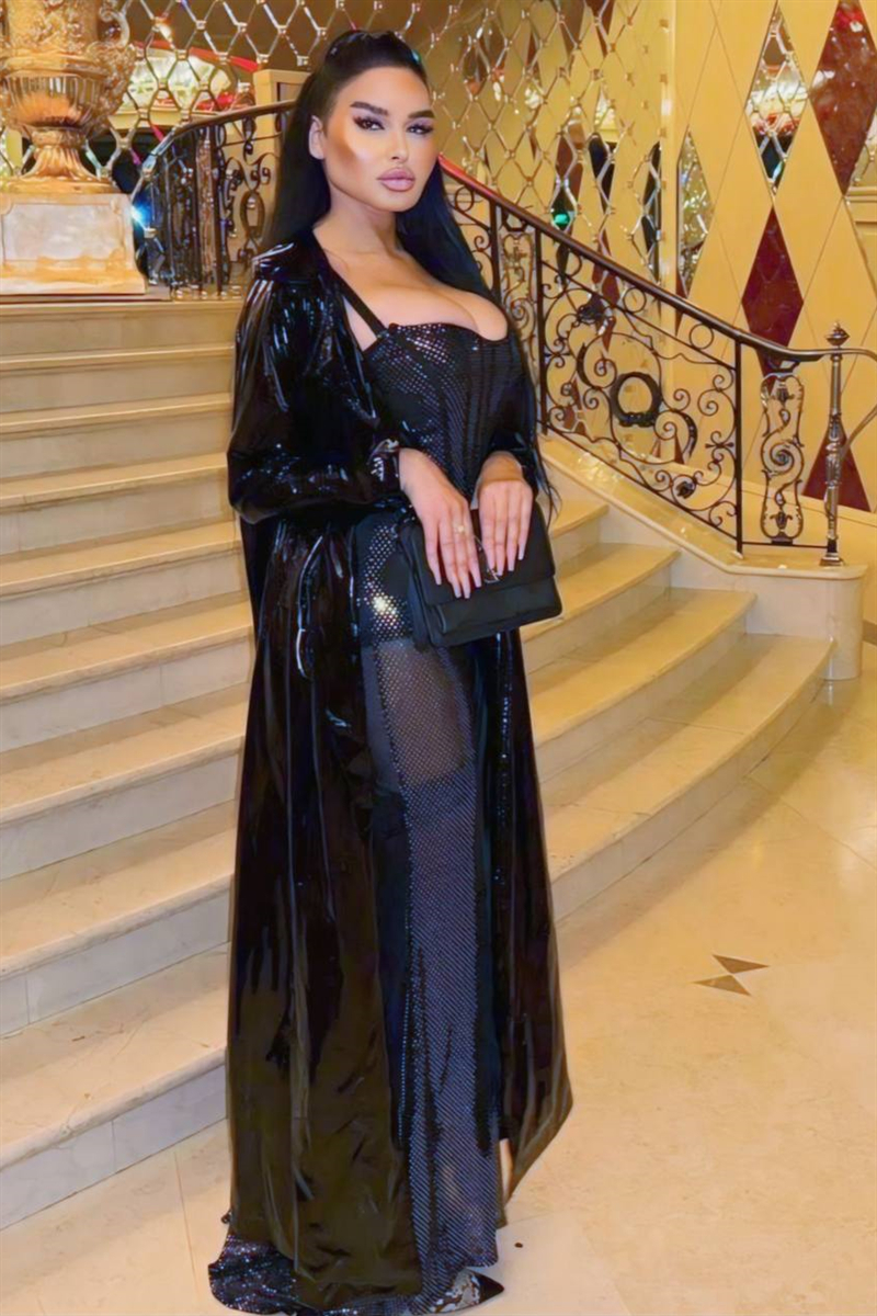 Charming Sandra (44 y.o.) from Riga with Dark Brown hair - ID 919951 | LadaDate