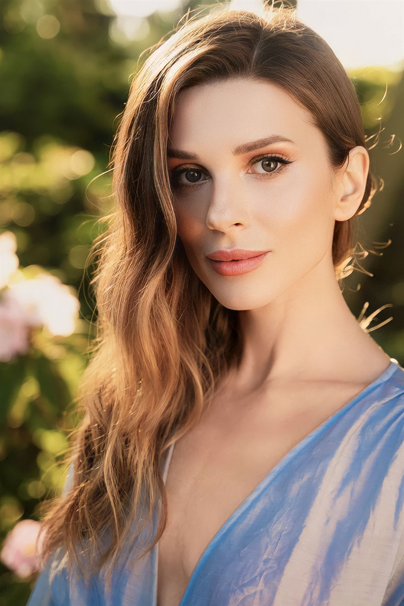 Charming Elena (39 y.o.) from Paris with Light Brown hair - ID 951544 ...