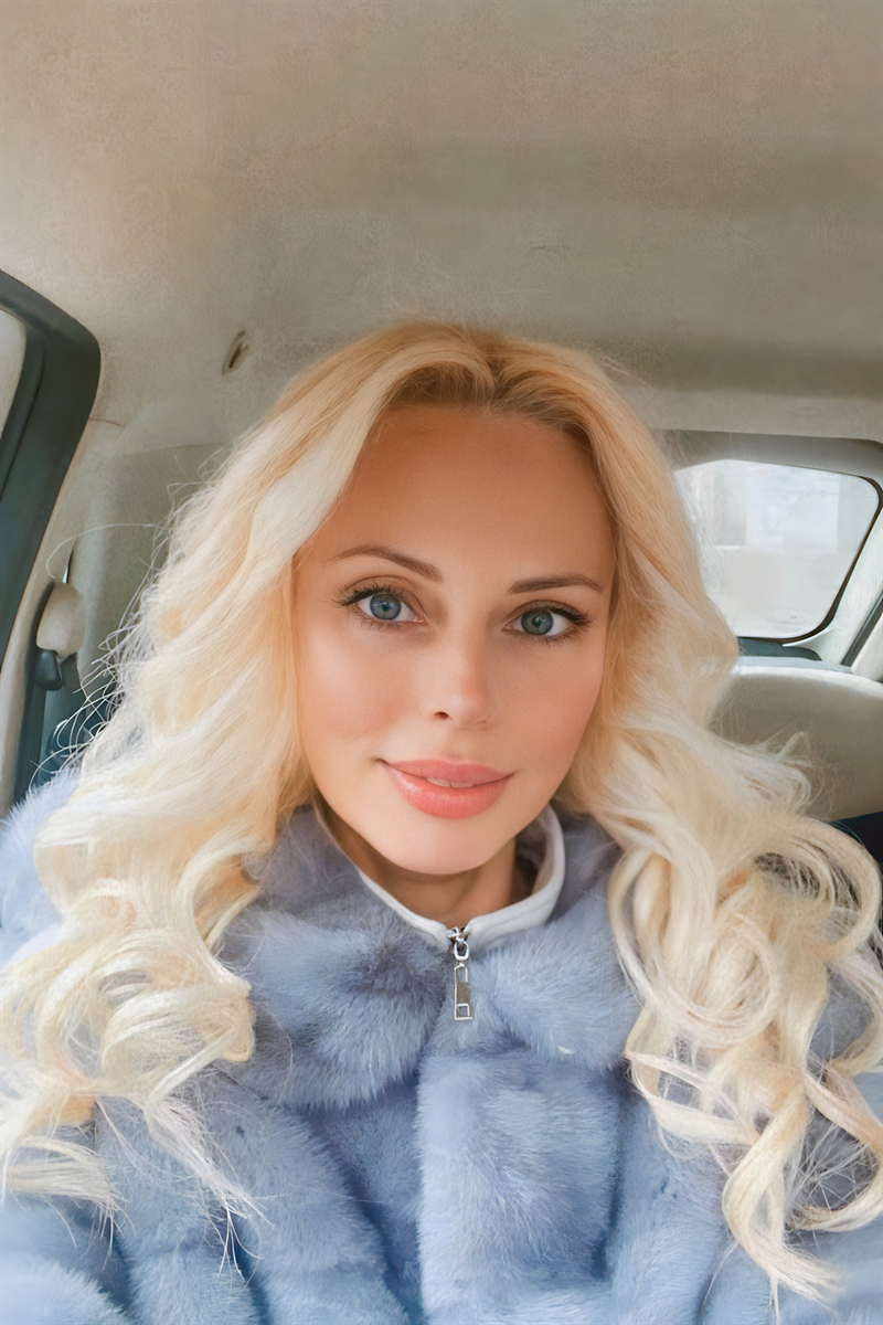 Beautiful Victoria (49 y.o.) from Milan with Blonde hair - ID 422202 ...