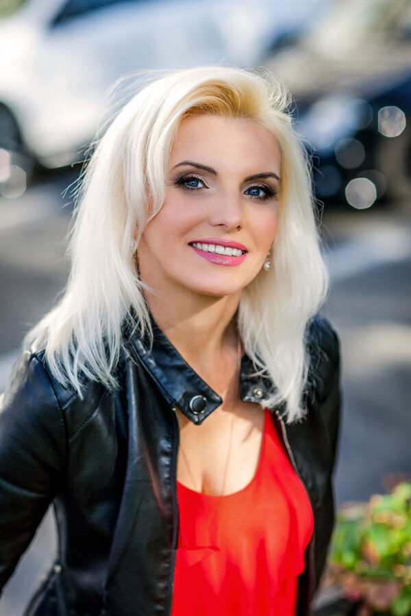 Belle femme allemande Natalia de Frankufrt avec Blond cheveux 53 ans ...