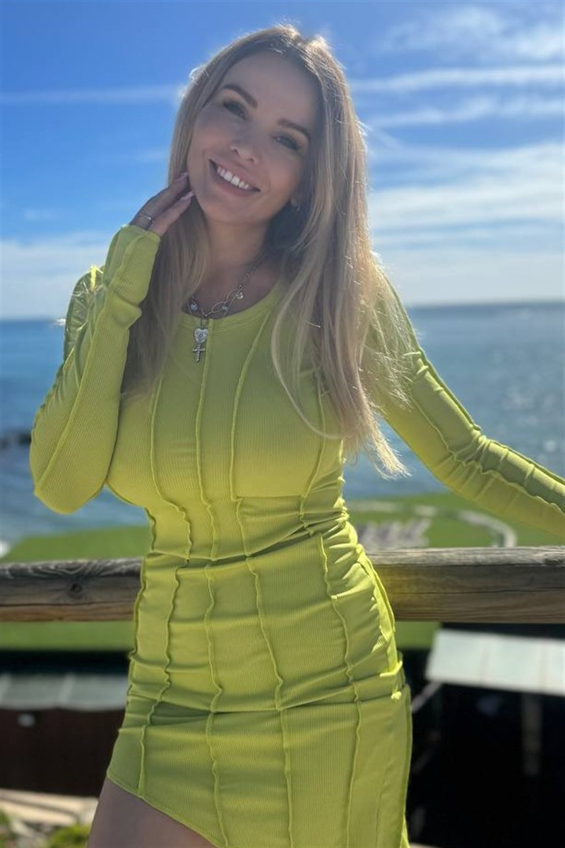 Gorgeous Maria (40 y.o.) from Dnipro with Dark Brown hair - ID 365537 ...