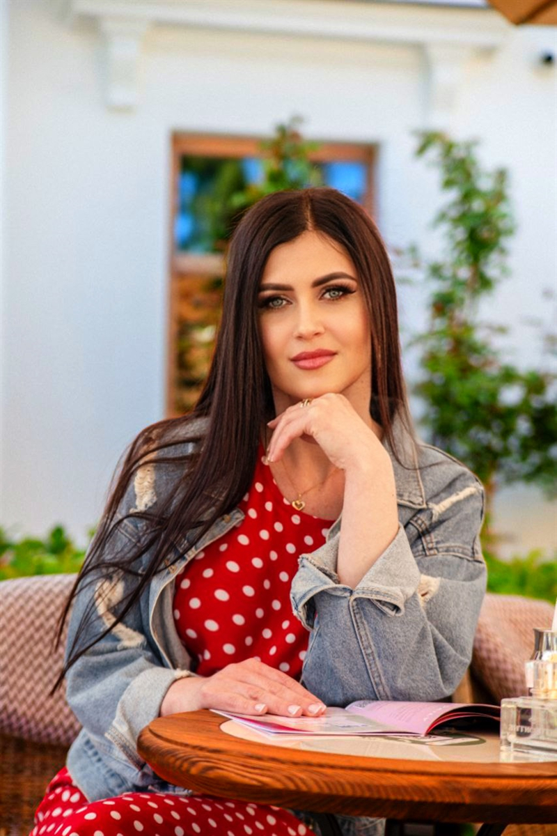 Wonderful Neonila (42 y.o.) from Poltava with Dark Brown hair - ID 356757 | LadaDate